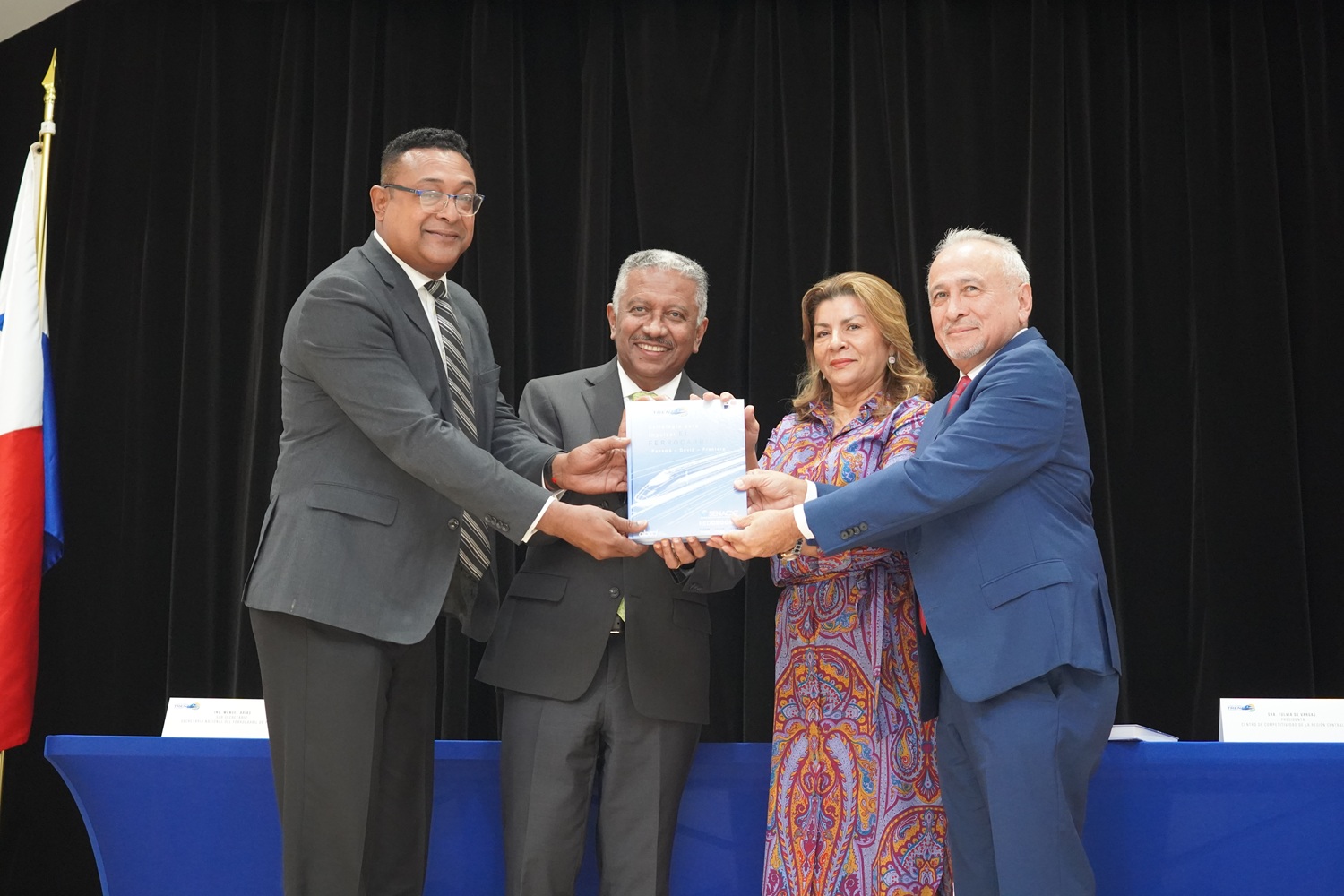 Presentan la Estrategia para impulsar el Ferrocarril Panamá-David-Frontera – Secretaría Nacional ...