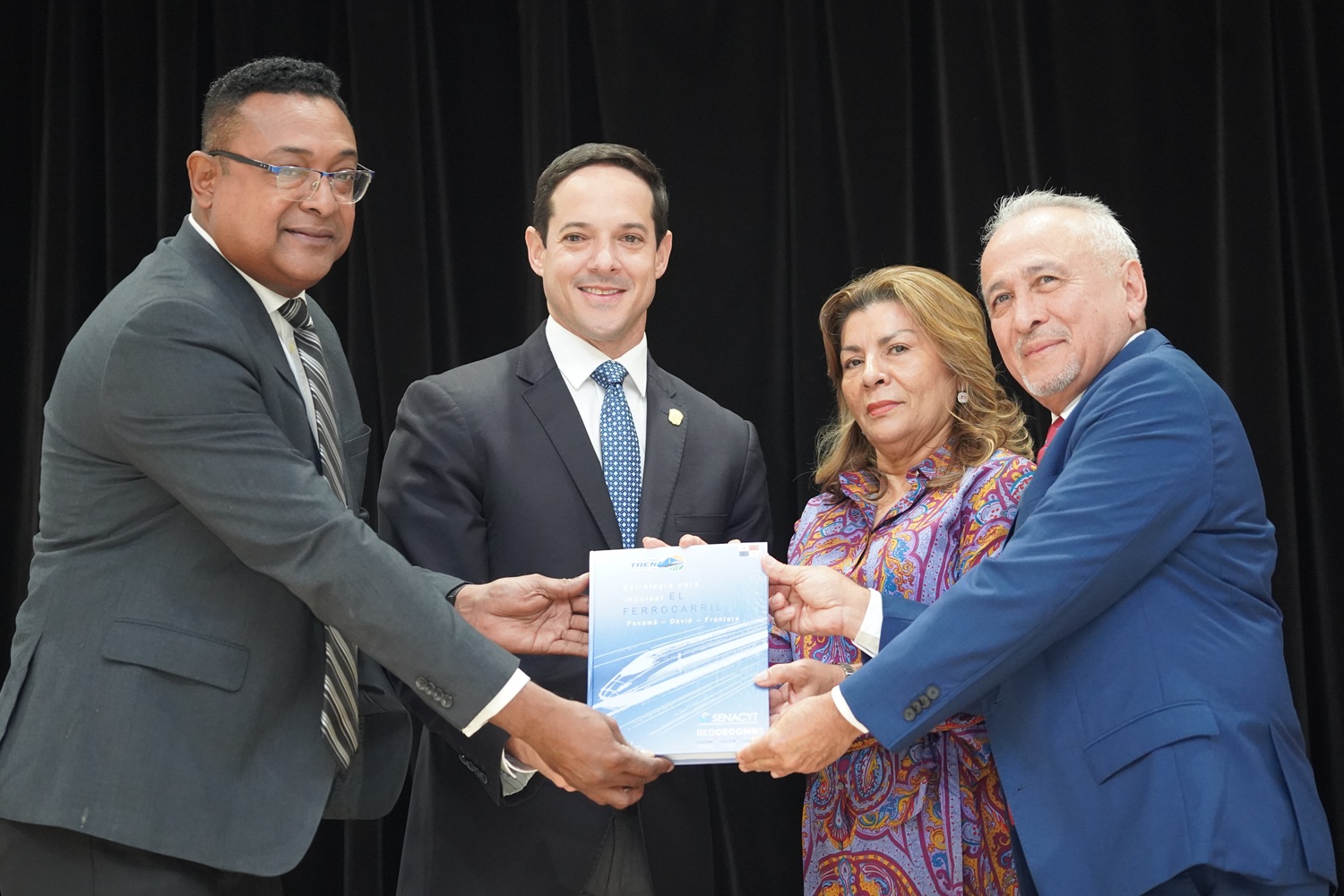 Presentan la Estrategia para impulsar el Ferrocarril Panamá-David-Frontera – Secretaría Nacional ...